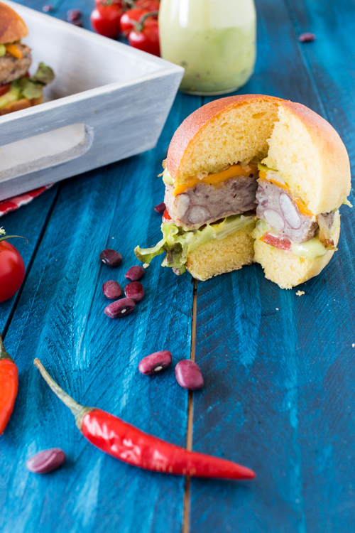 Mini Veggie Burgers (Bun’s à la farine de maïs et steaks de haricots ...